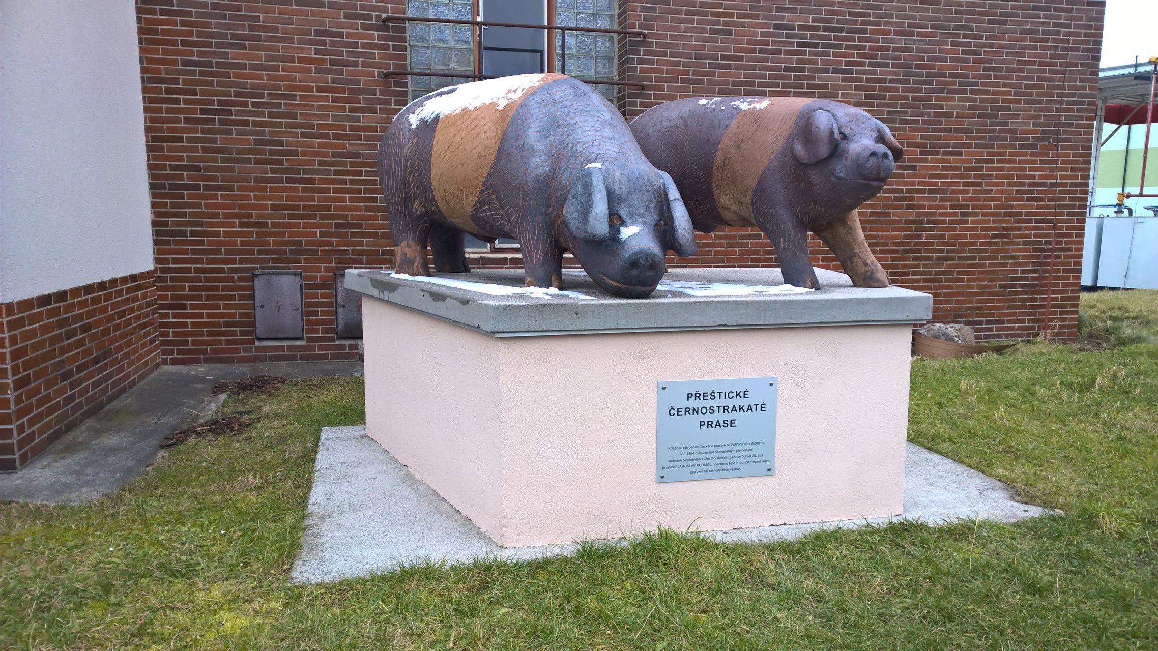 The Pig Monumental | ROOTLING